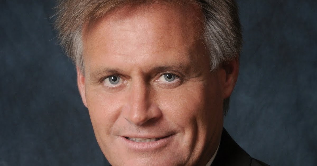 Sexy Executives: Thomas Mullen, Vice President, Large Market Development, American Express