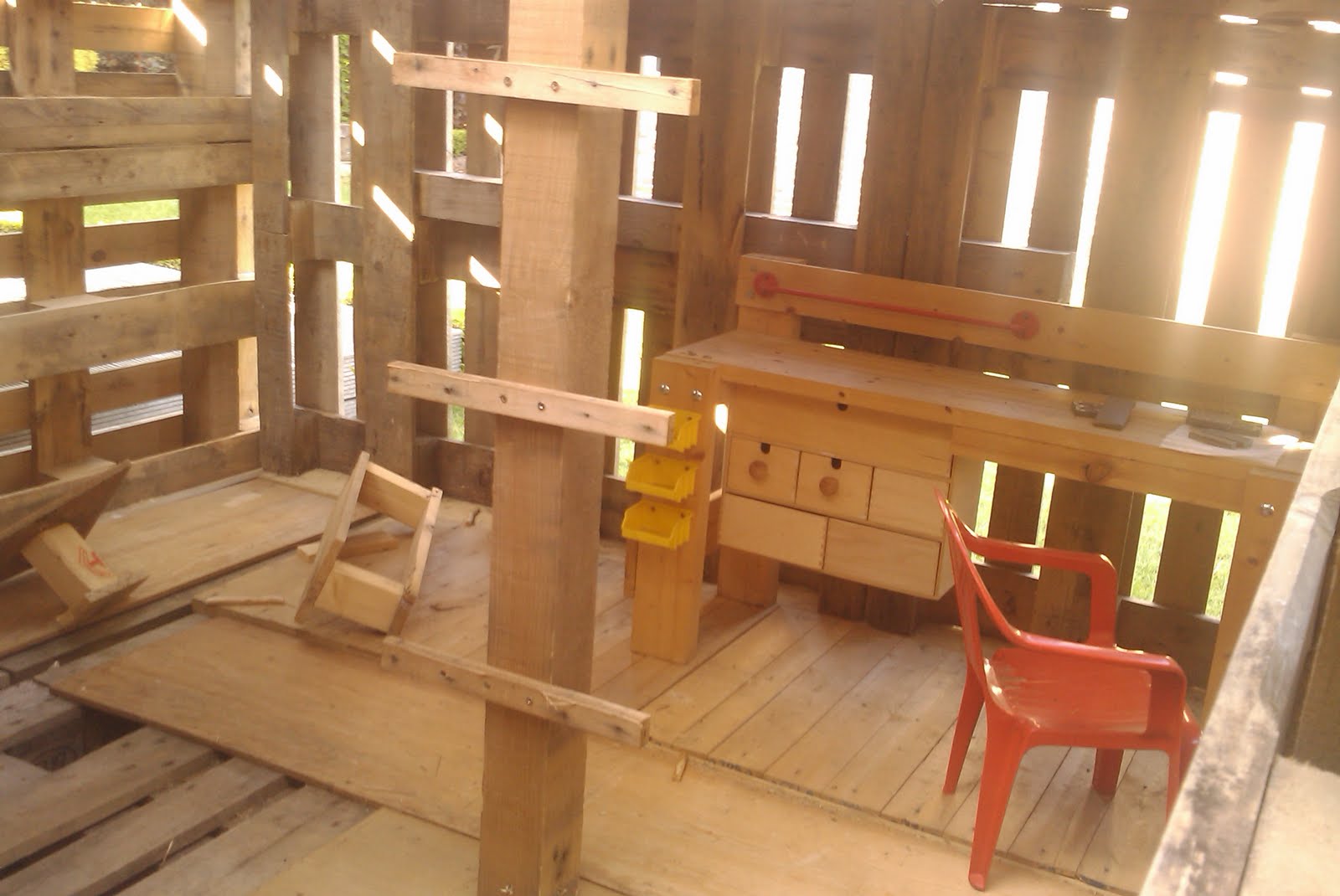The Pallet Playhouse the-pallet-playhouse