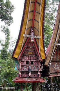 Tongkonan-rumah adat Toraja | Home Design and Ideas