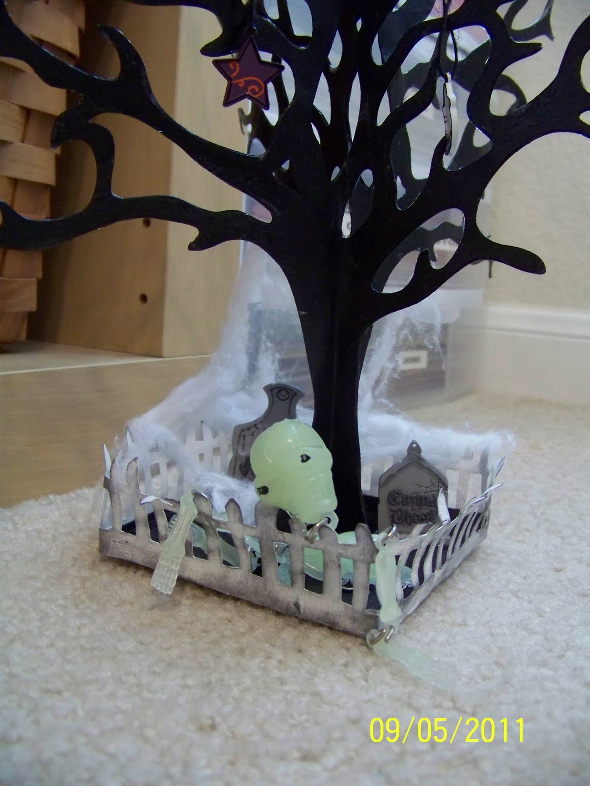 a scrapping time: My Spooky Halloween Tree...