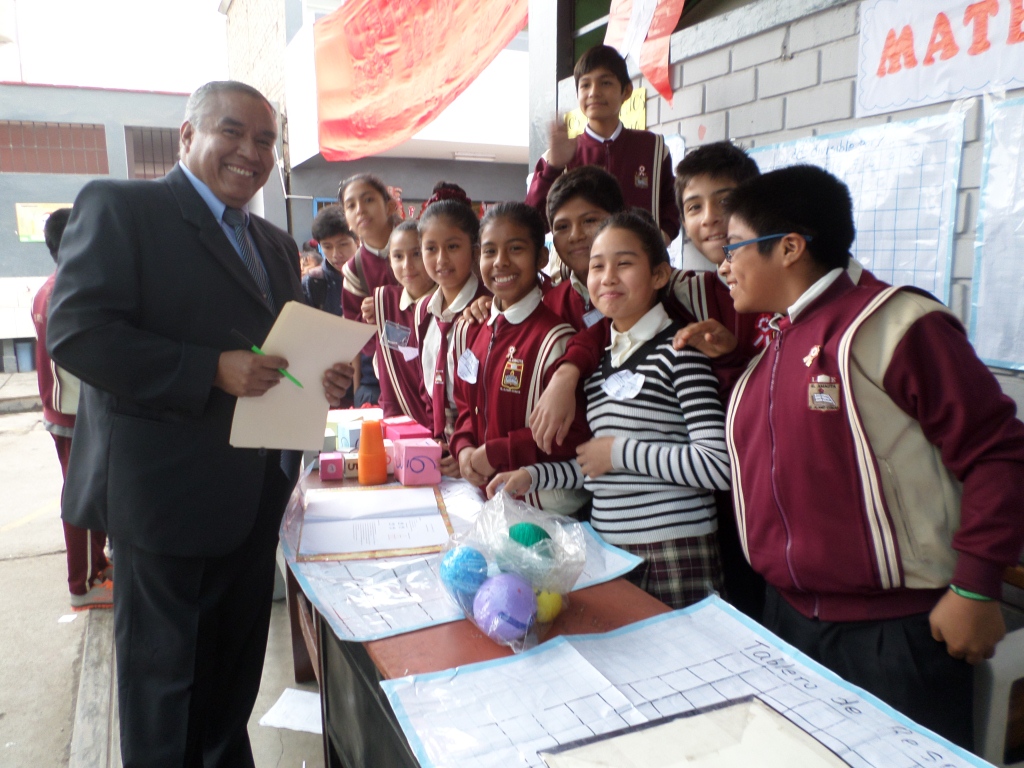 ALCIDES TORRES PAREDES: GESTIÓN ESCOLAR: nuevos desafíos