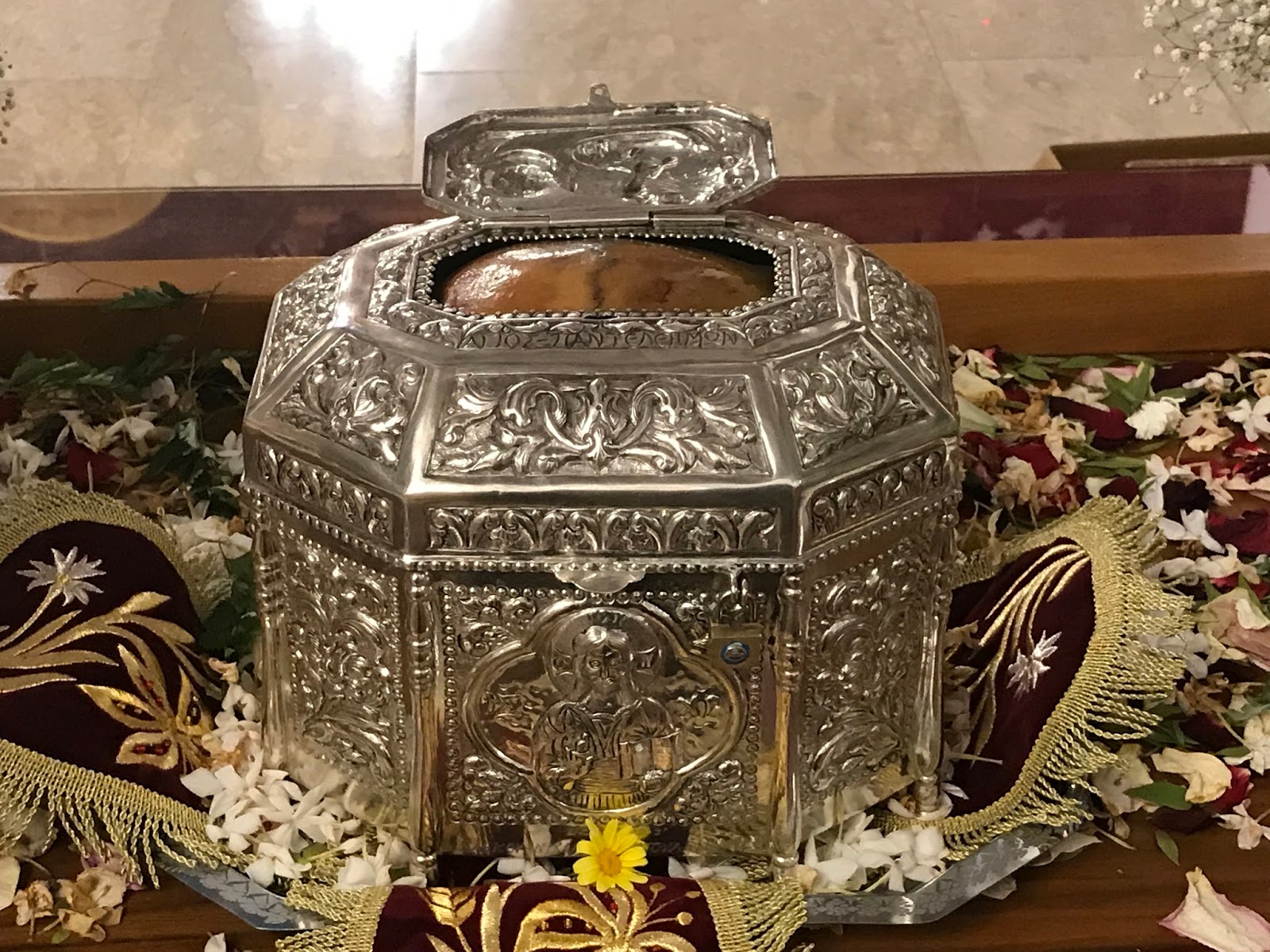 Ιερά Μονή Παναχράντου – Αγίου Παντελεήμονος: Η ΤΙΜΙΑ ΚΑΡΑ ΤΟΥ ΑΓΙΟΥ ...