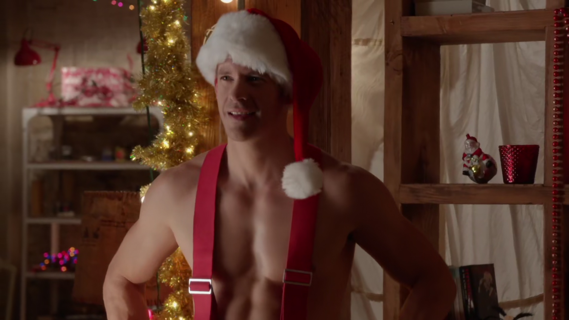 ausCAPS: Bryce Johnson shirtless in Glee 5-08 "Previously Unaired Christmas"
