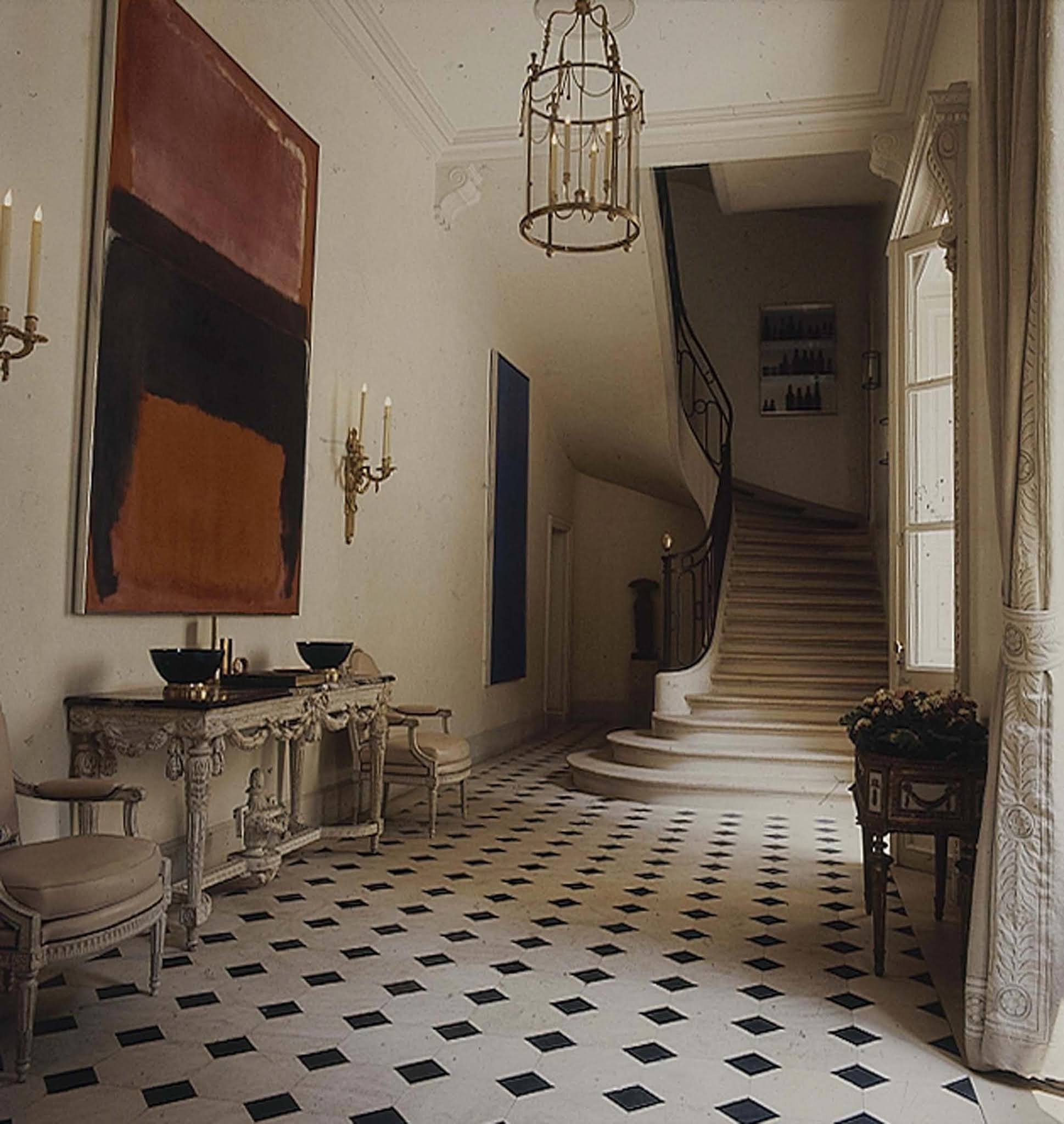 Eye For Design: Decorating Old World Interiors With Bold Modern Wall Art