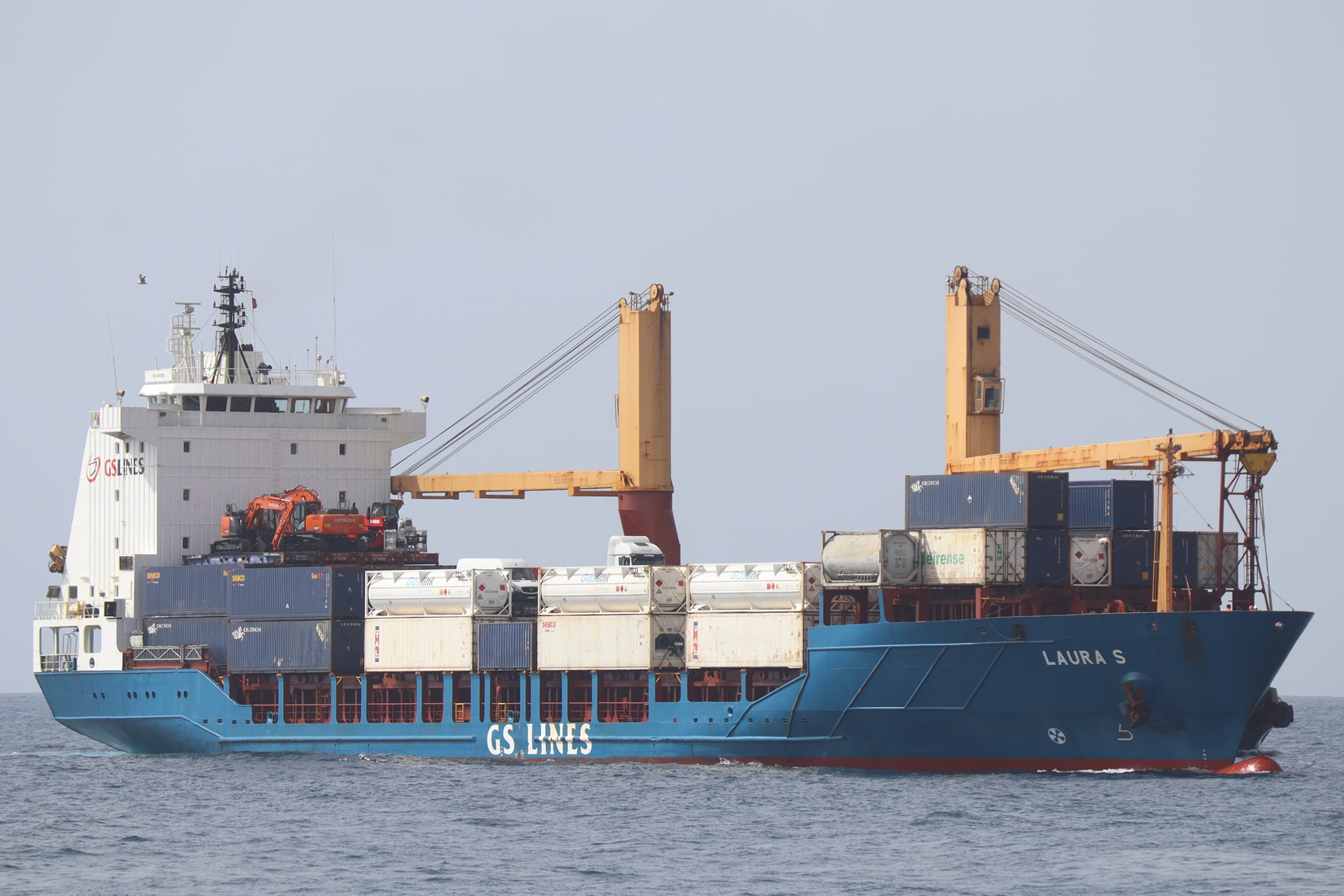 CLUBE DE ENTUSIASTAS DE NAVIOS: Movimento portuário no Caniçal com ...