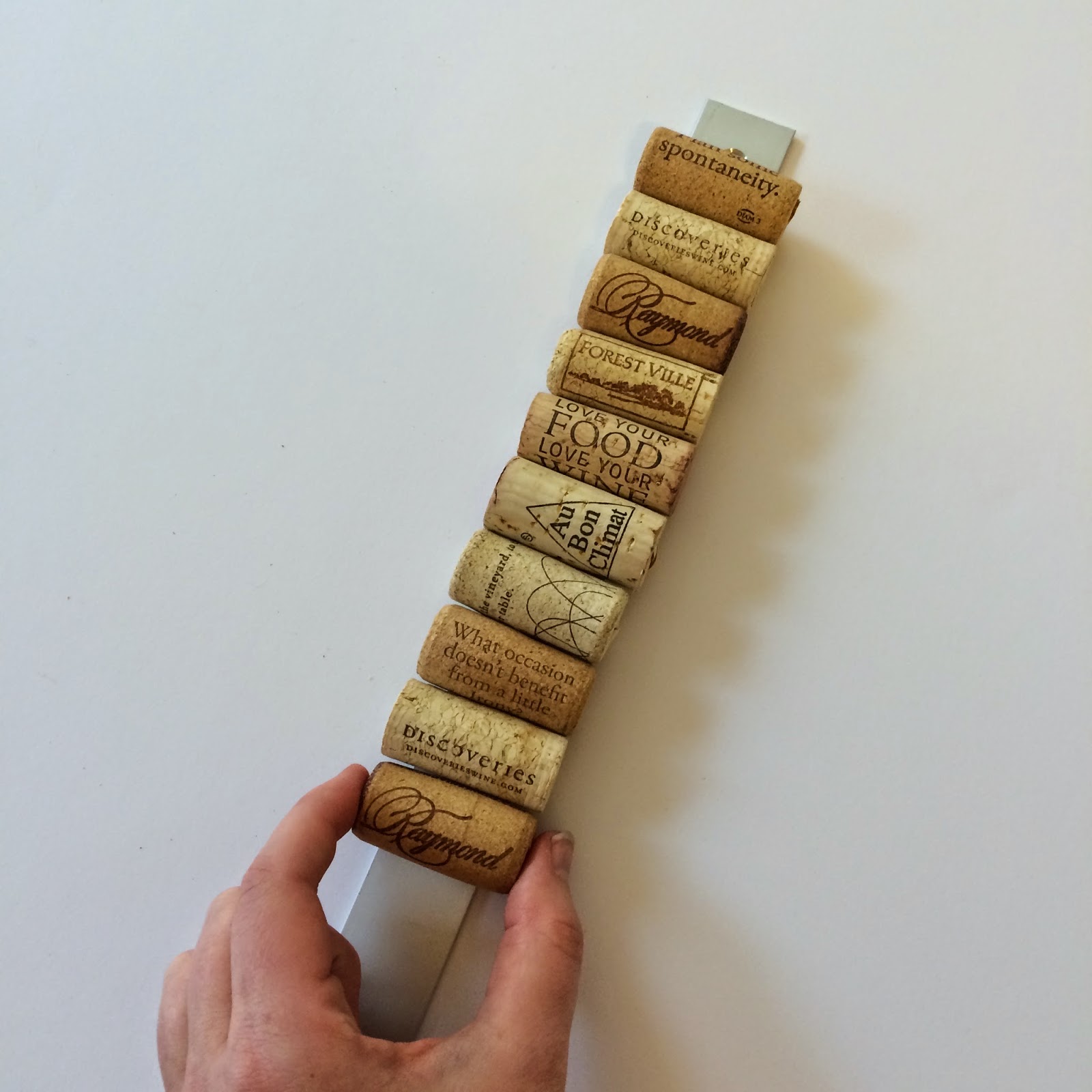 LIFE AS YOU LIVE IT: Wine Cork Card Display