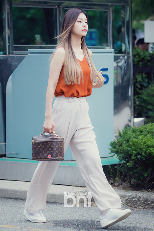 ITZY Yeji Airport Fashion - Official Korean Fashion