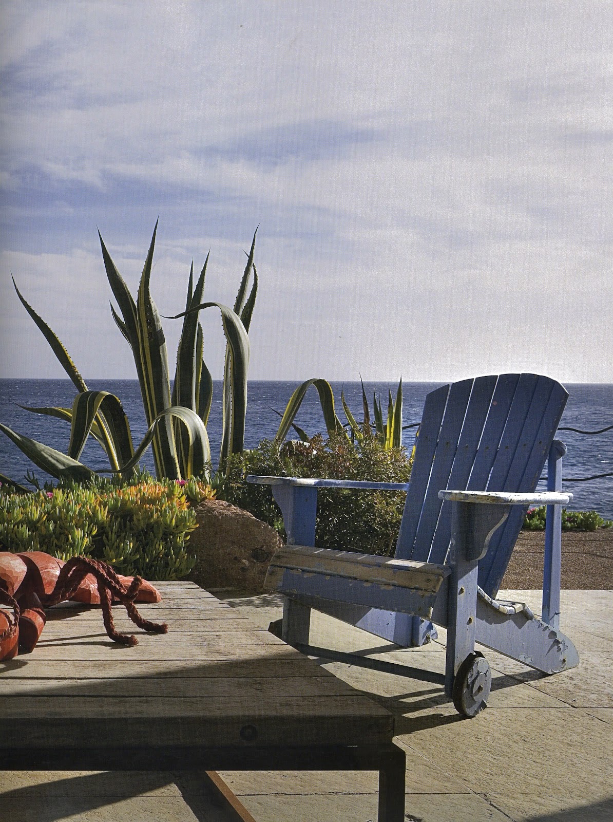 AESTHETICALLY THINKING