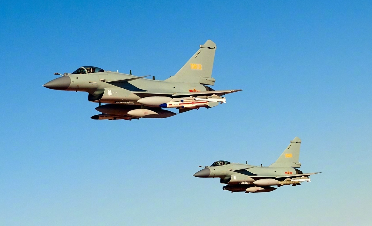 VEICULOS E ARMAMENTOS MILITARES: CHENGDU J-10 FIREBIRD