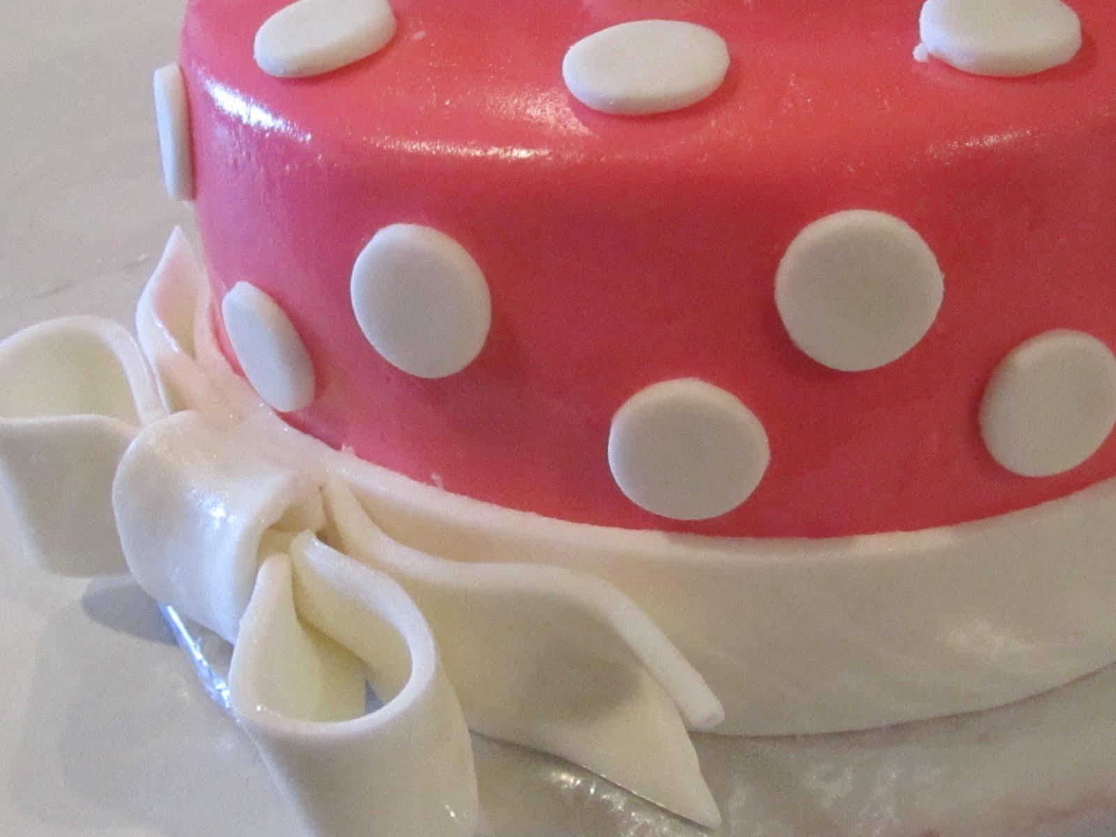 Frosted Insanity: Minnie Mouse Mini Cake