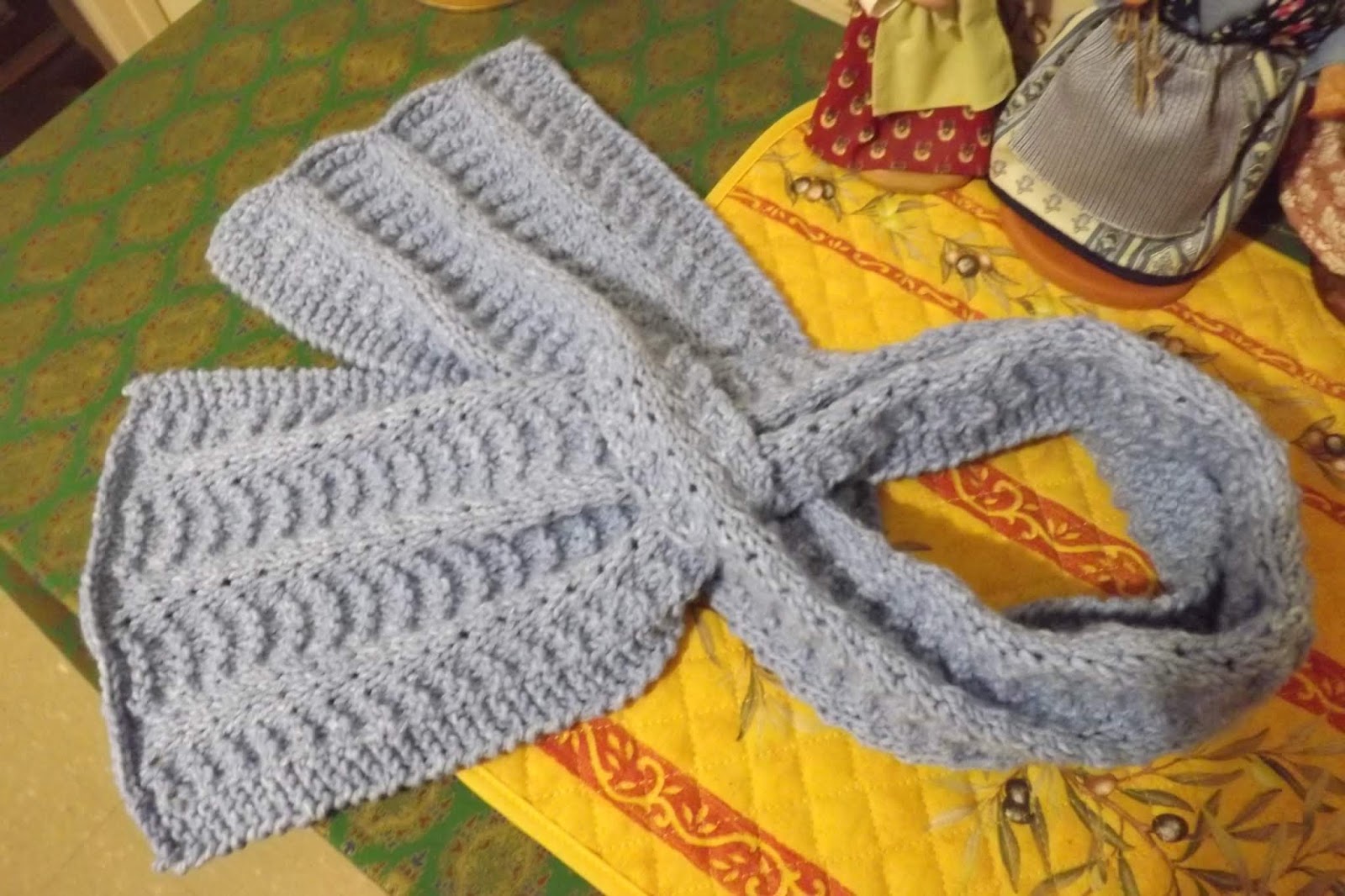 Simply Sue's Simple Diary: Feather and Fan Keyhole Scarf