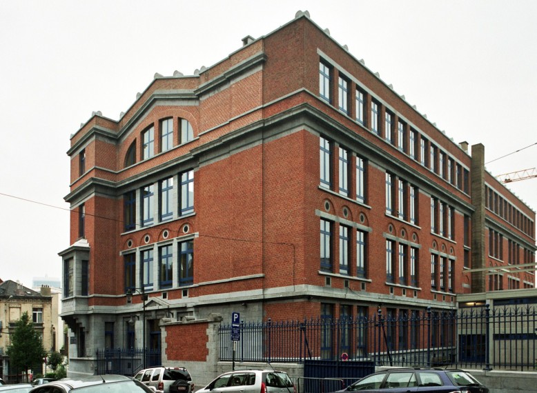 I'm teaching at Adolphe Max