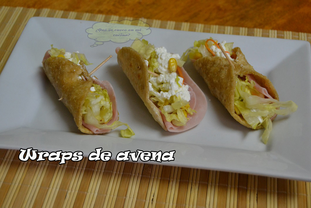 WRAPS estilo Lübeck DE AVENA CON ensalada, jamón york y queso batido.