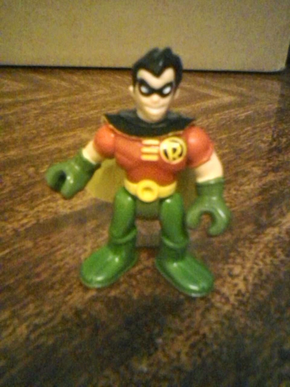 The Geeky Dad: Imaginext Robin's Lack of Cape