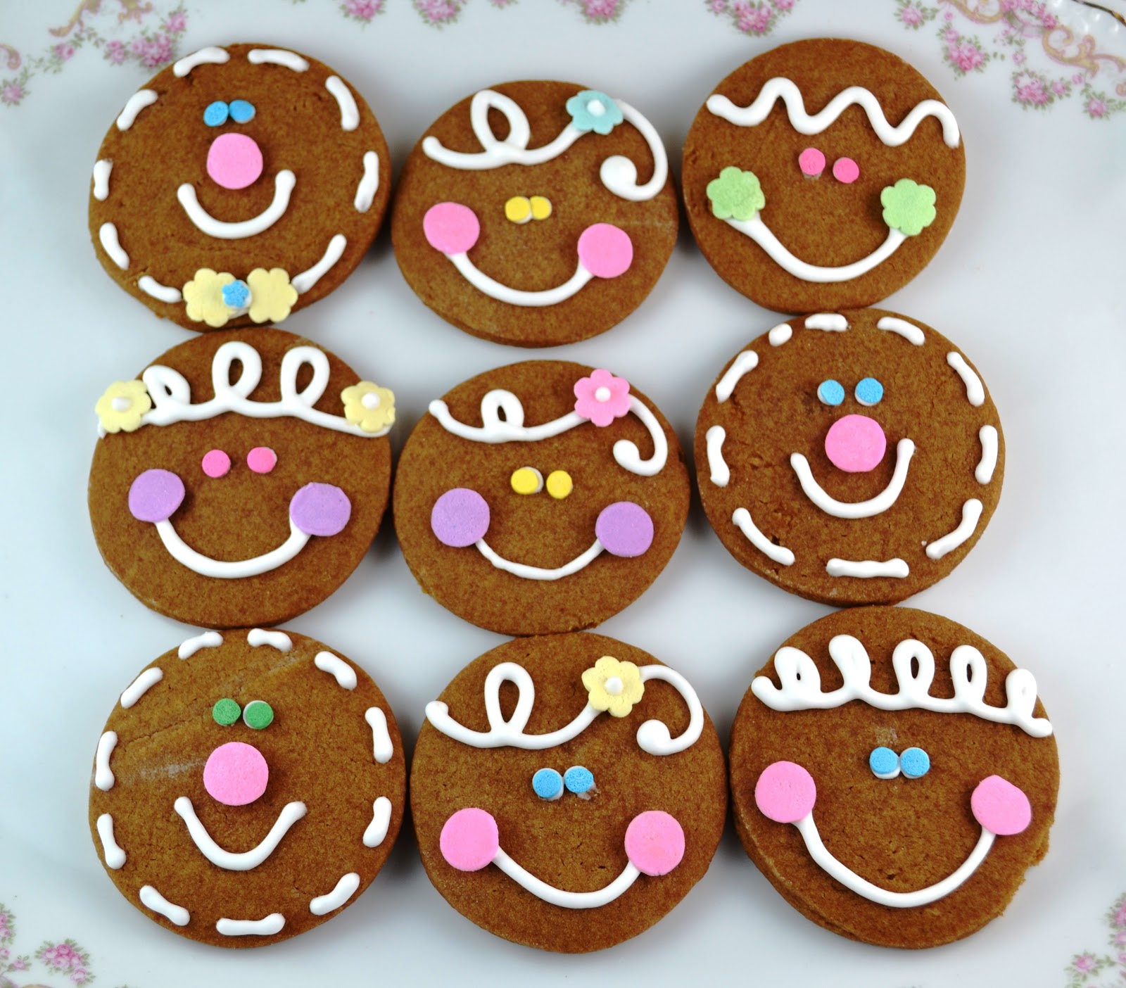 Sweetology: Gingerbread Heads ~ Christmas Pinterest Inspiration from ...