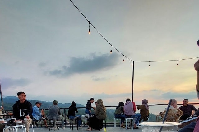 Lokasi dan Harga Menu Latarte Cafe Pacet Mojokerto - Info lokasi terhits