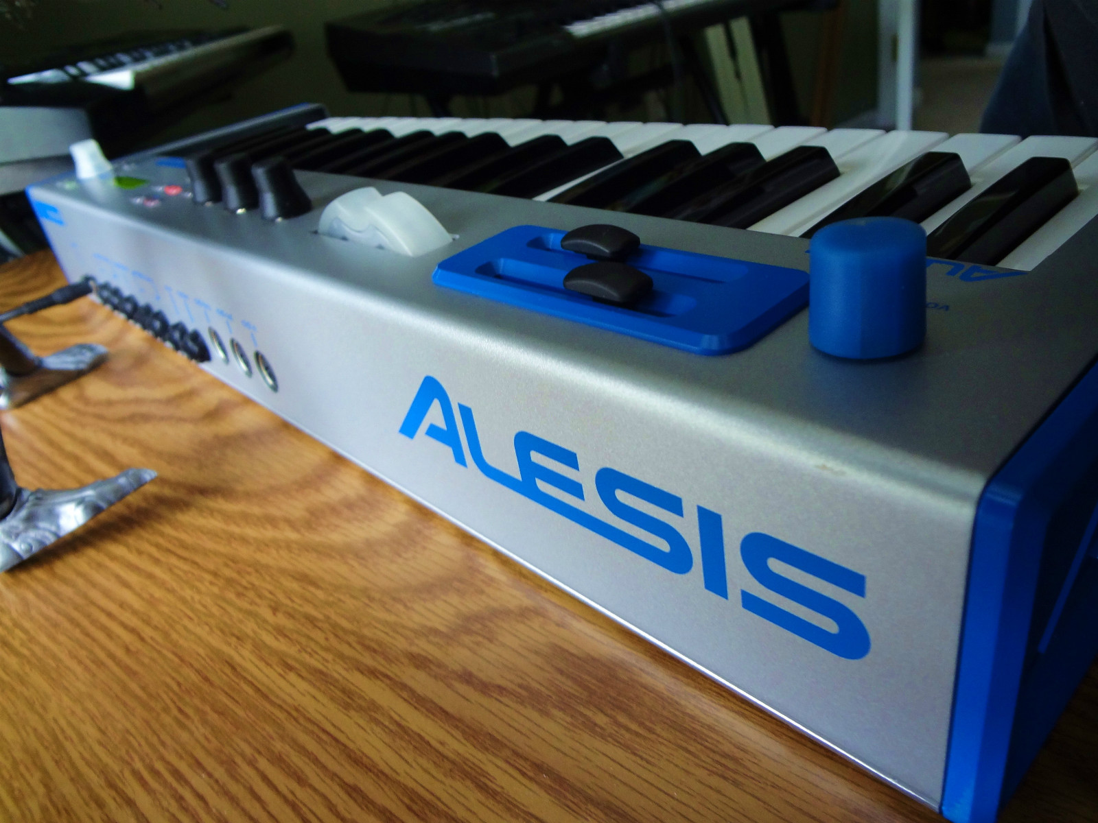 MATRIXSYNTH: ALESIS MICRON SE LIMITED EDITION BLUE