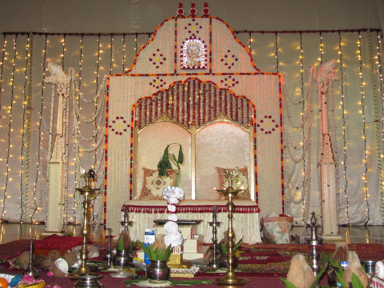 Moorthy Muthup Panthal Wedding service: POO MANAVARAI ,MANDAAPS
