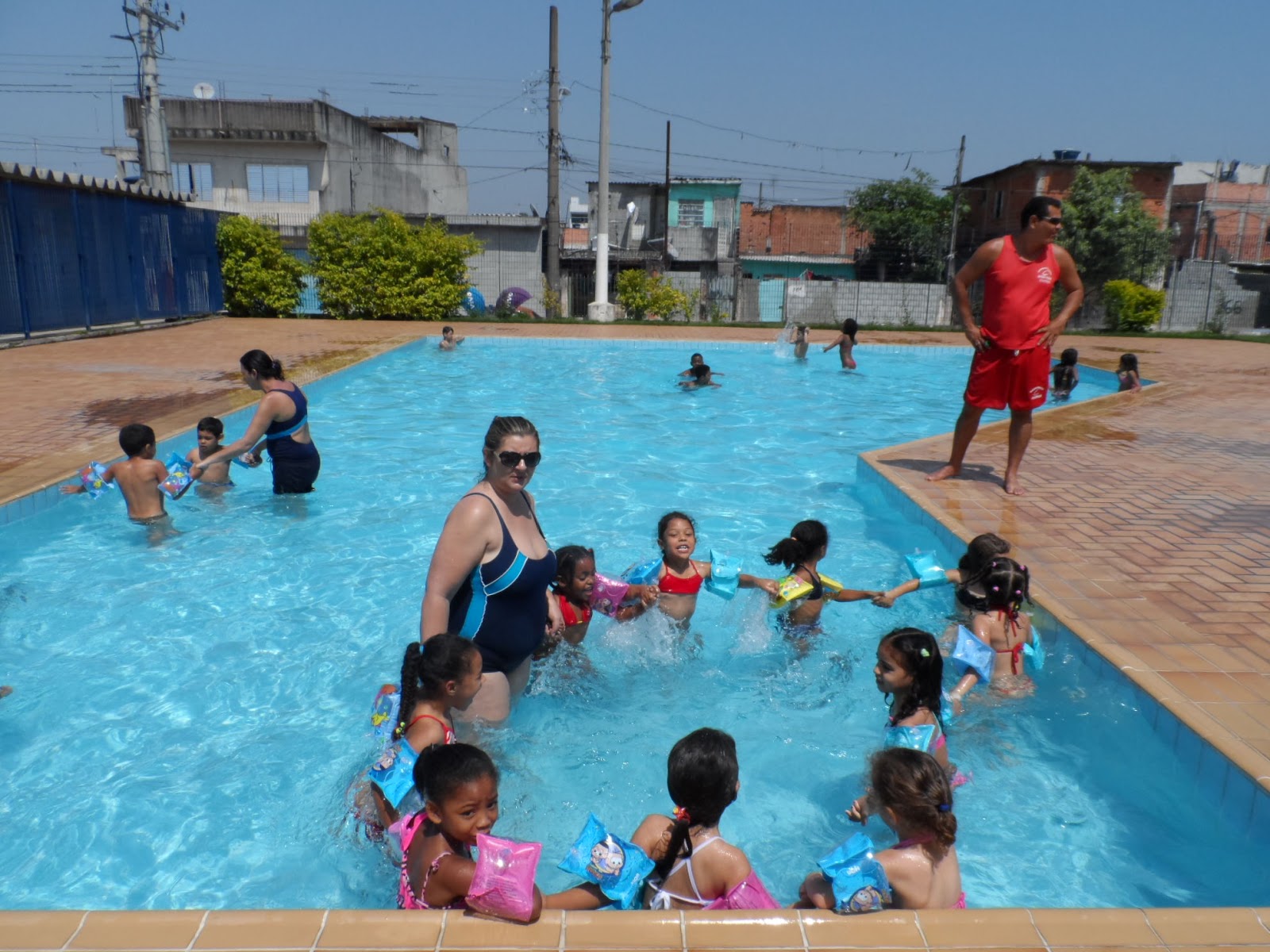 EDUCAÇÃO INFANTIL: DIA DE PISCINA