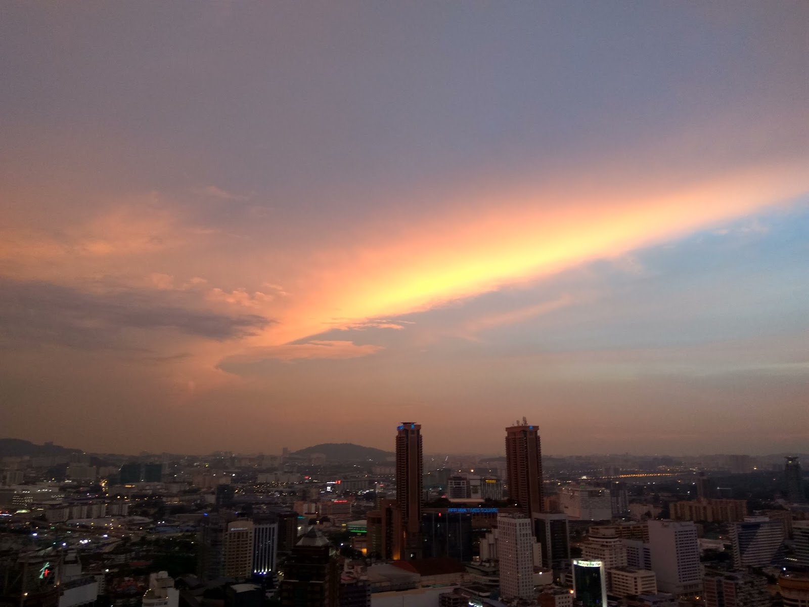 cerita merepek meraban: FENDIxKL | HELIPAD LOUNGE, MENARA KH KUALA LUMPUR