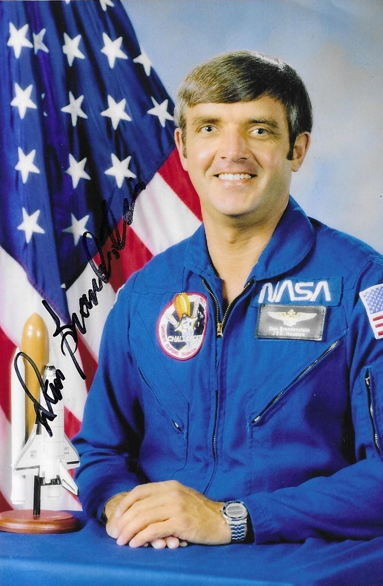 Autografy Mariu: Viktor Savinykh, Daniel Brandenstein, Loren Shriver ...