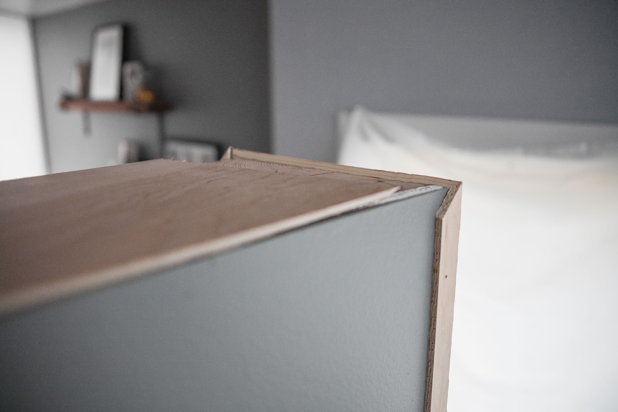 Building the floating wall: the final touches.