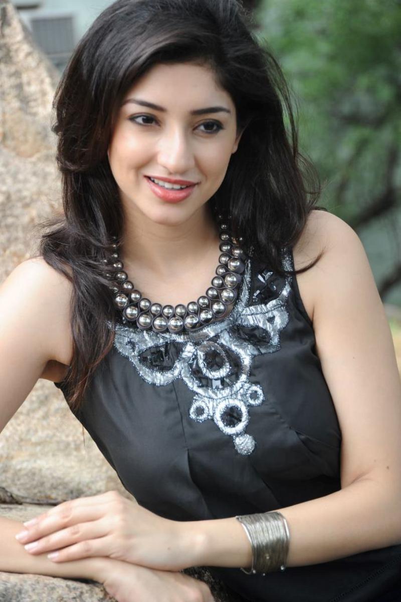 Indan Model Tanvi Vyas Latest Beautiful Photos Stills