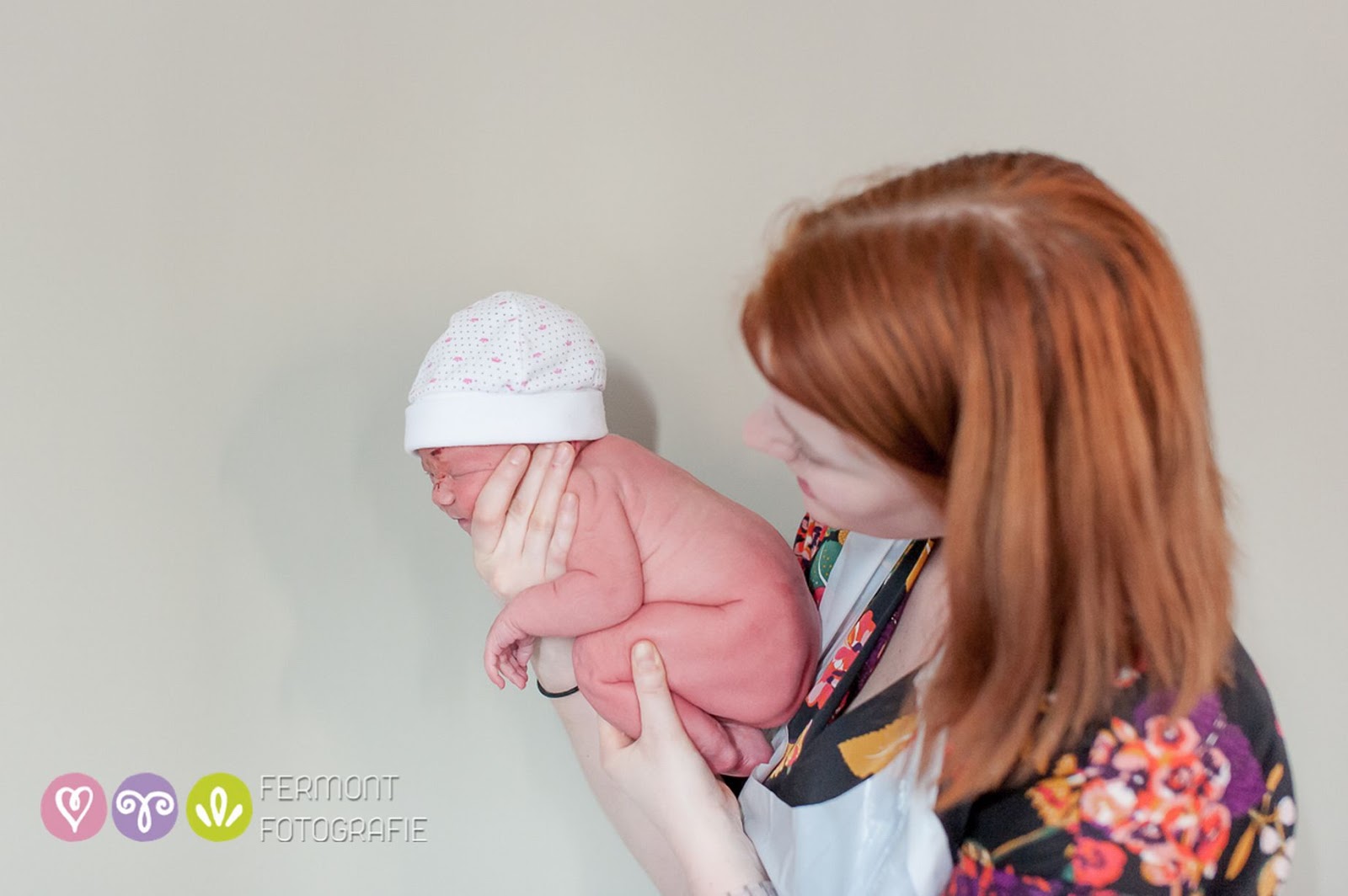 Midwife takes stunning pics of babies in foetal position just seconds ...