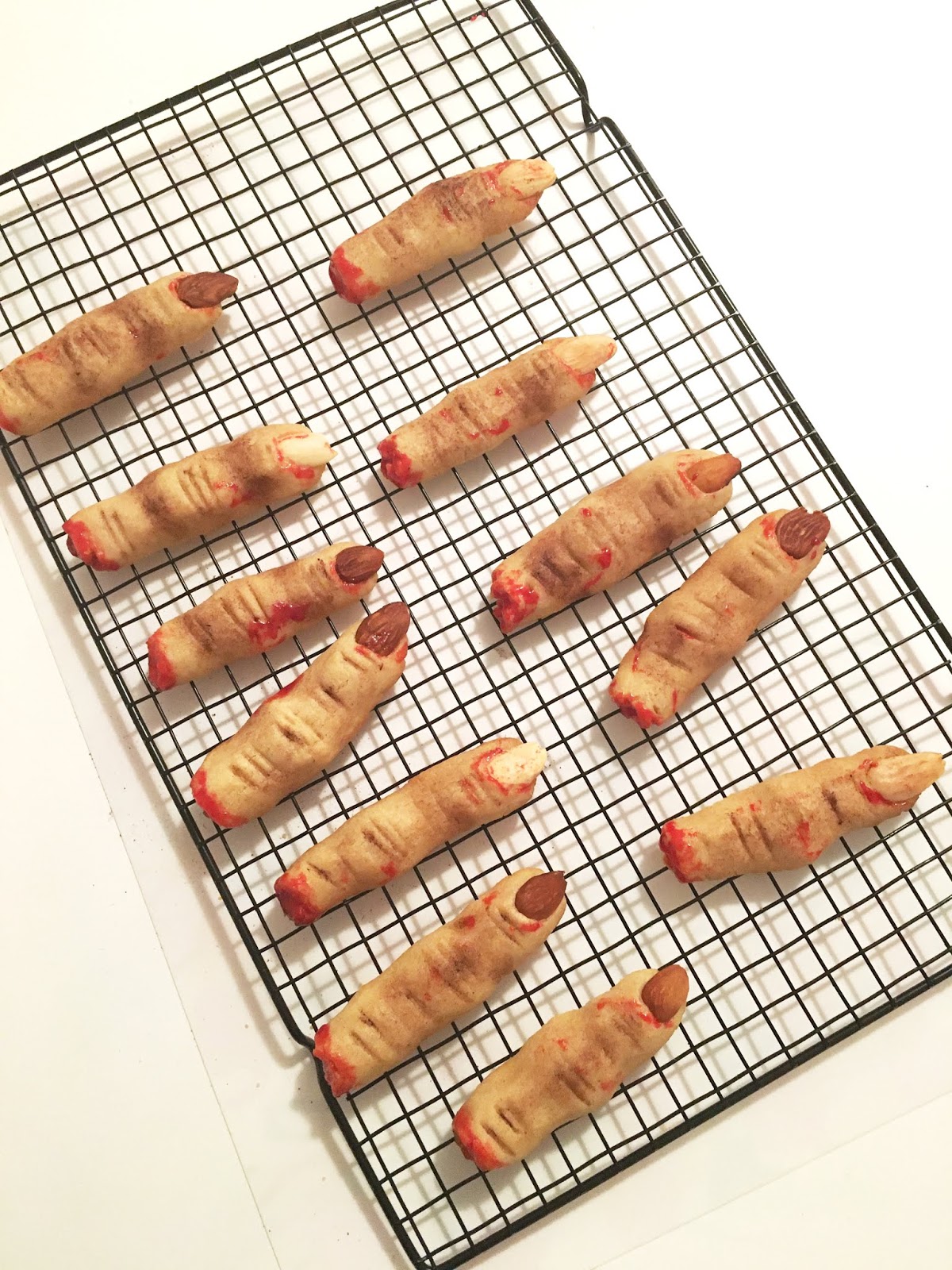 El rincón de Manora: Dedos de bruja para Halloween (galletas de ...