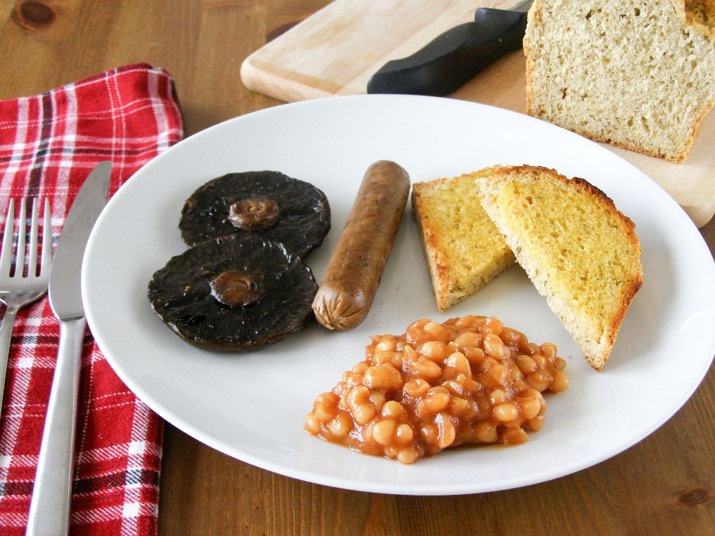 maple•spice: Drunk Canadian Maple Baked Beans on Toasted Herbed Beer Bread