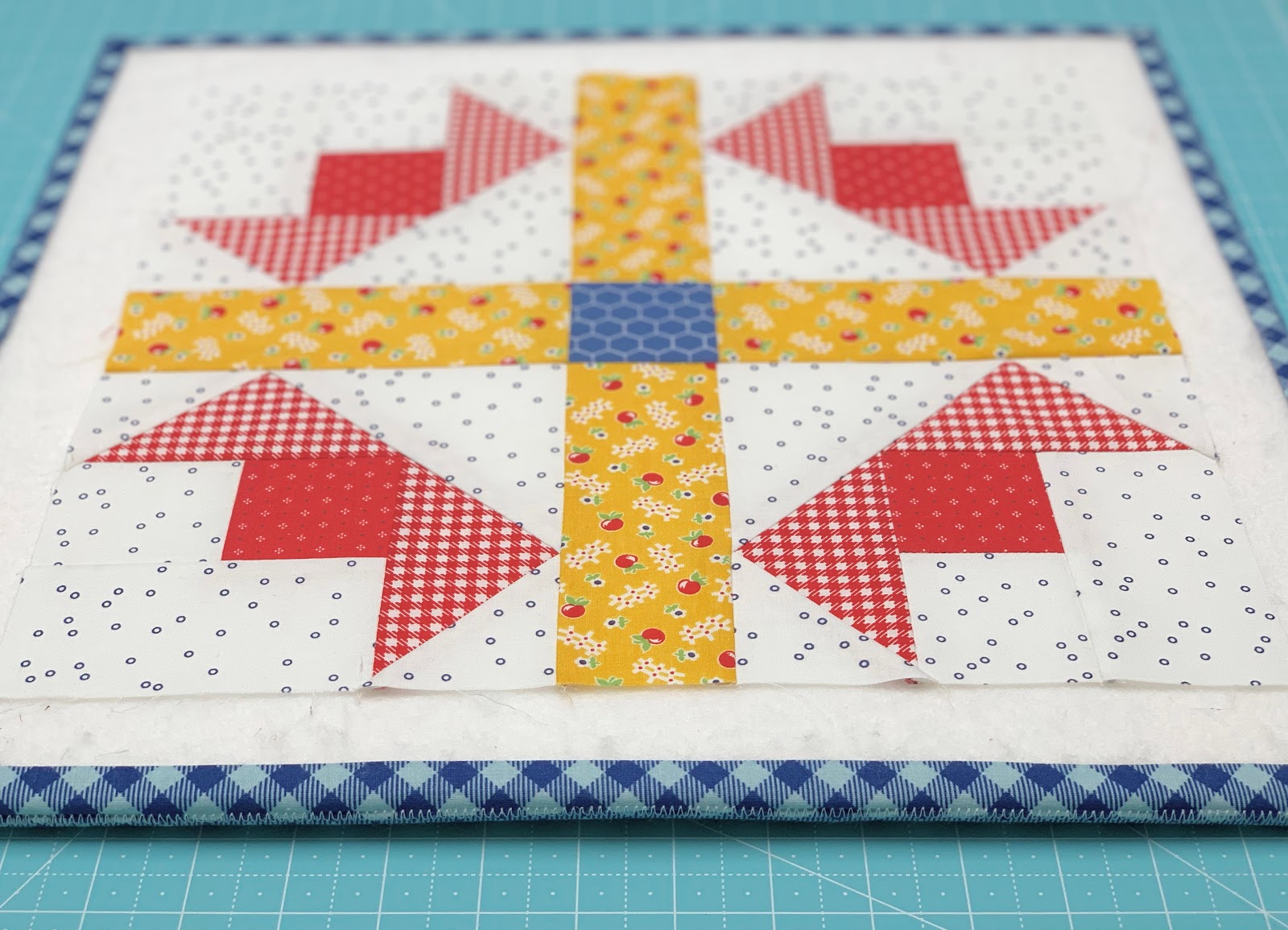 Vintage Block Along - Week 26 - Parade Block!! | Bee In My Bonnet ...