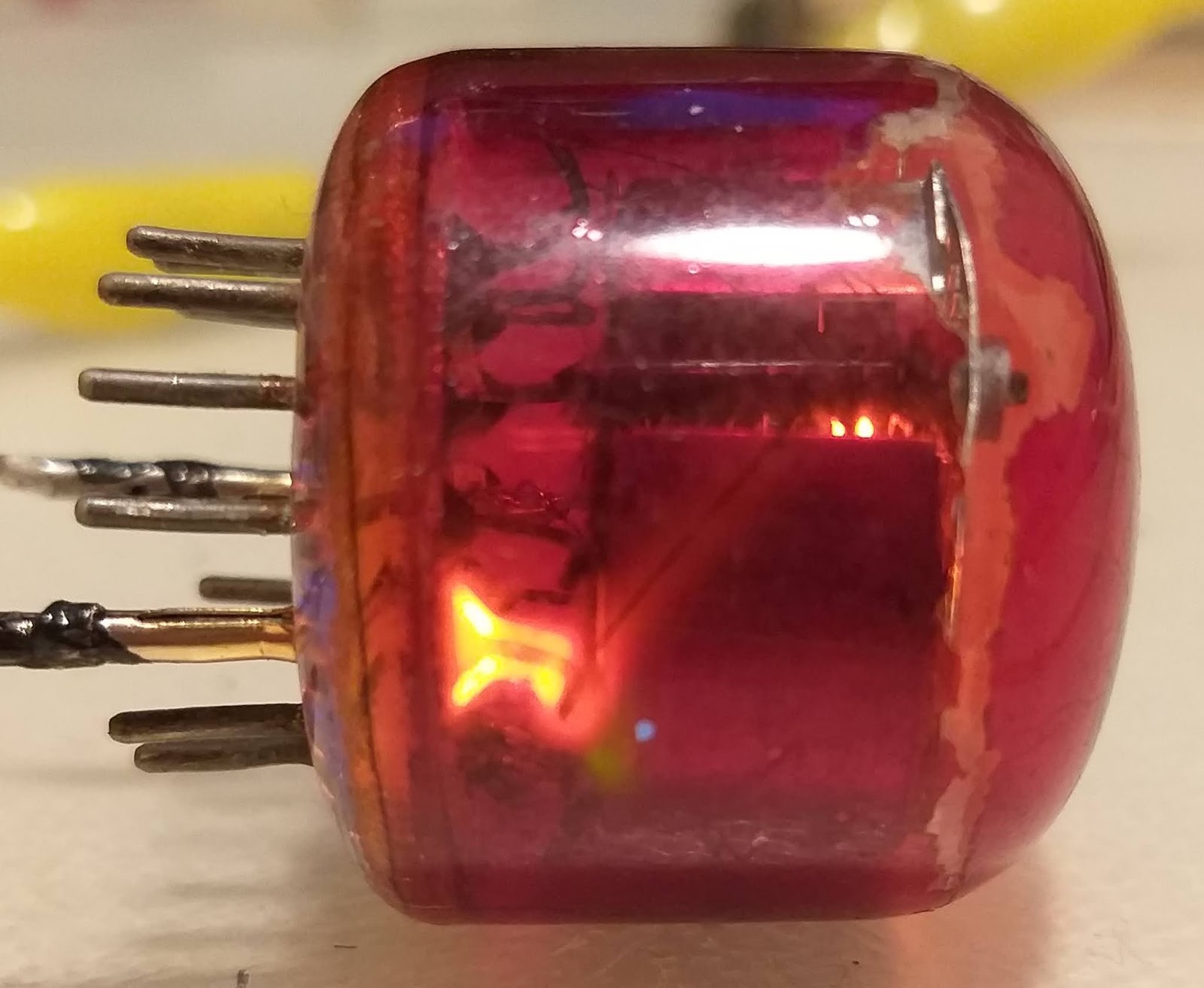 IK1ZYW Labs: Blue dot and leg glow in Z520M Nixie