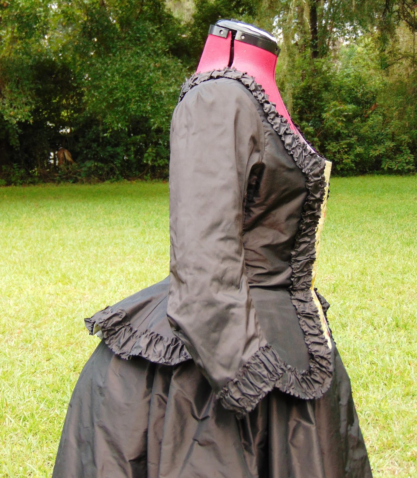 The Antique Sewist: 1760s Casaquin With Ruching - Brown Silk