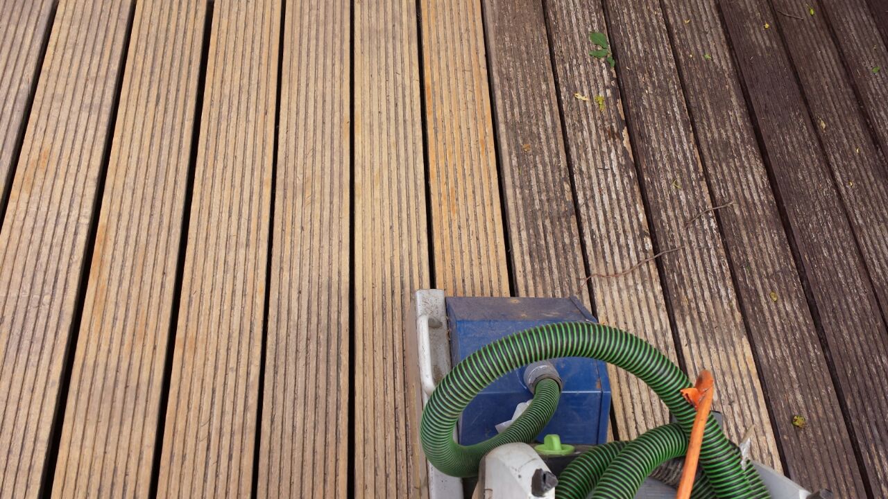 Laat uw houten terras reinigen door ons ! Wij schuren uw bankirai ...