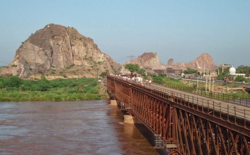 Trendpak: OLD CHANAB RIVER BRIDGE CHINIOT