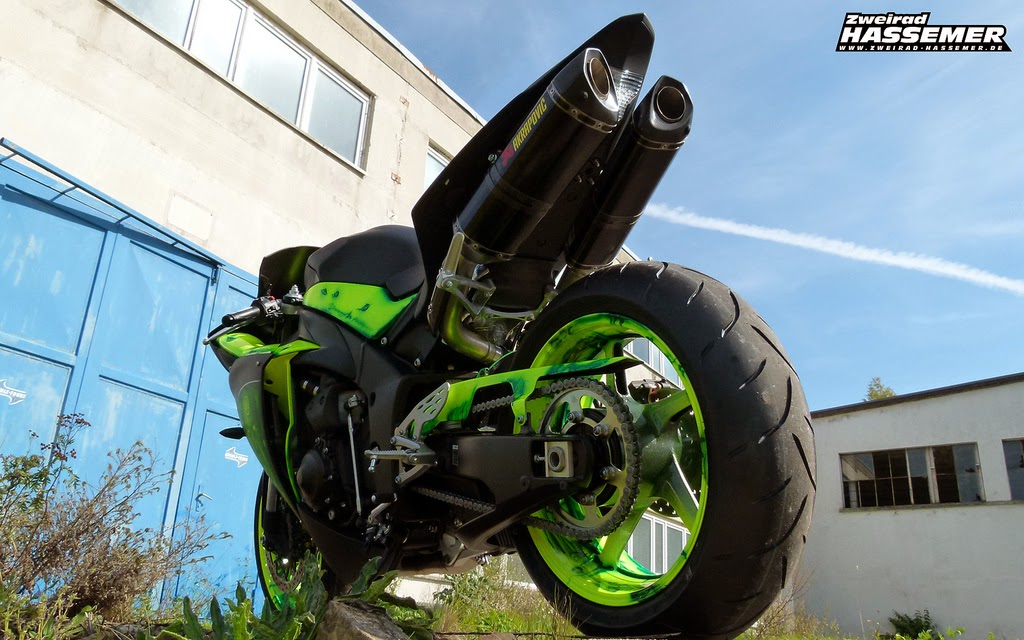See Best Style: YAMAHA R1 GREEN&BLACK CUSTOM