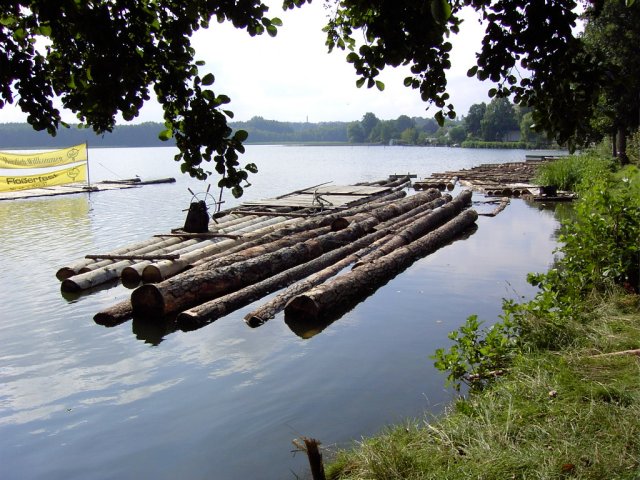 Gambar Transportasi : Gambar Rakit – Alat Transportasi Air Tradisional