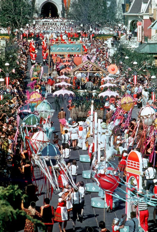 Disney Avenue: The Walt Disney World Opening Day Parade - 1971