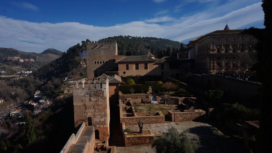 Granadan suosituin nähtävyys: Alhambra - CURIOUS FEET