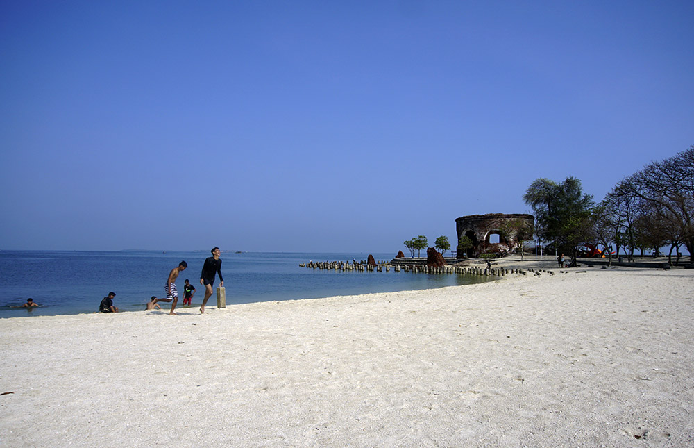 Seharian Wisata Jelajah Pulau Onrust, Kelor dan Cipir | Paket Wisata ...