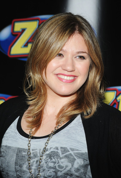 Pictures of Kelly Clarkson Hairstyles New Haircut. - blondelacquer