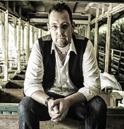 LO SCRITTORE DAVIDE BUZZI E IL SUO ULTIMO ROMANZO NATO DA UN PERIODO DI ...