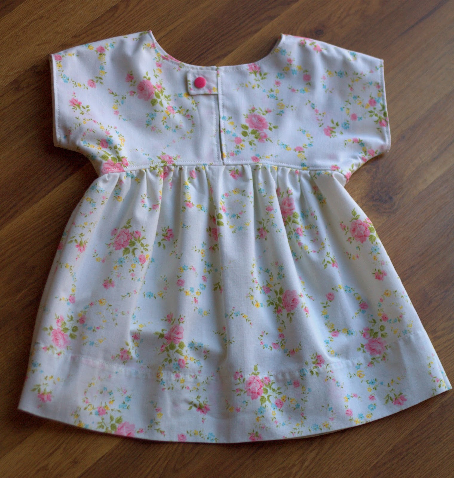 PiePie Designs: DIY Girl's Shirt: The Izzy Top