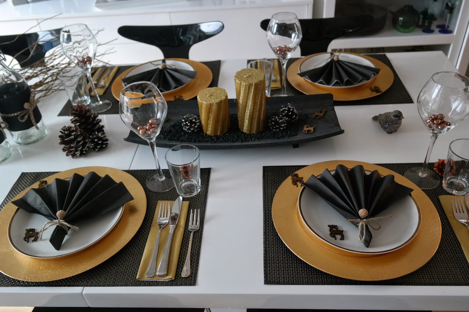 Karilotte - la fashionista: Tips til borddekking i gull og svart