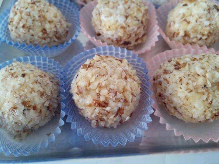 Noi donne in cucina: Perle di ricotta, cocco e granella di nocciole