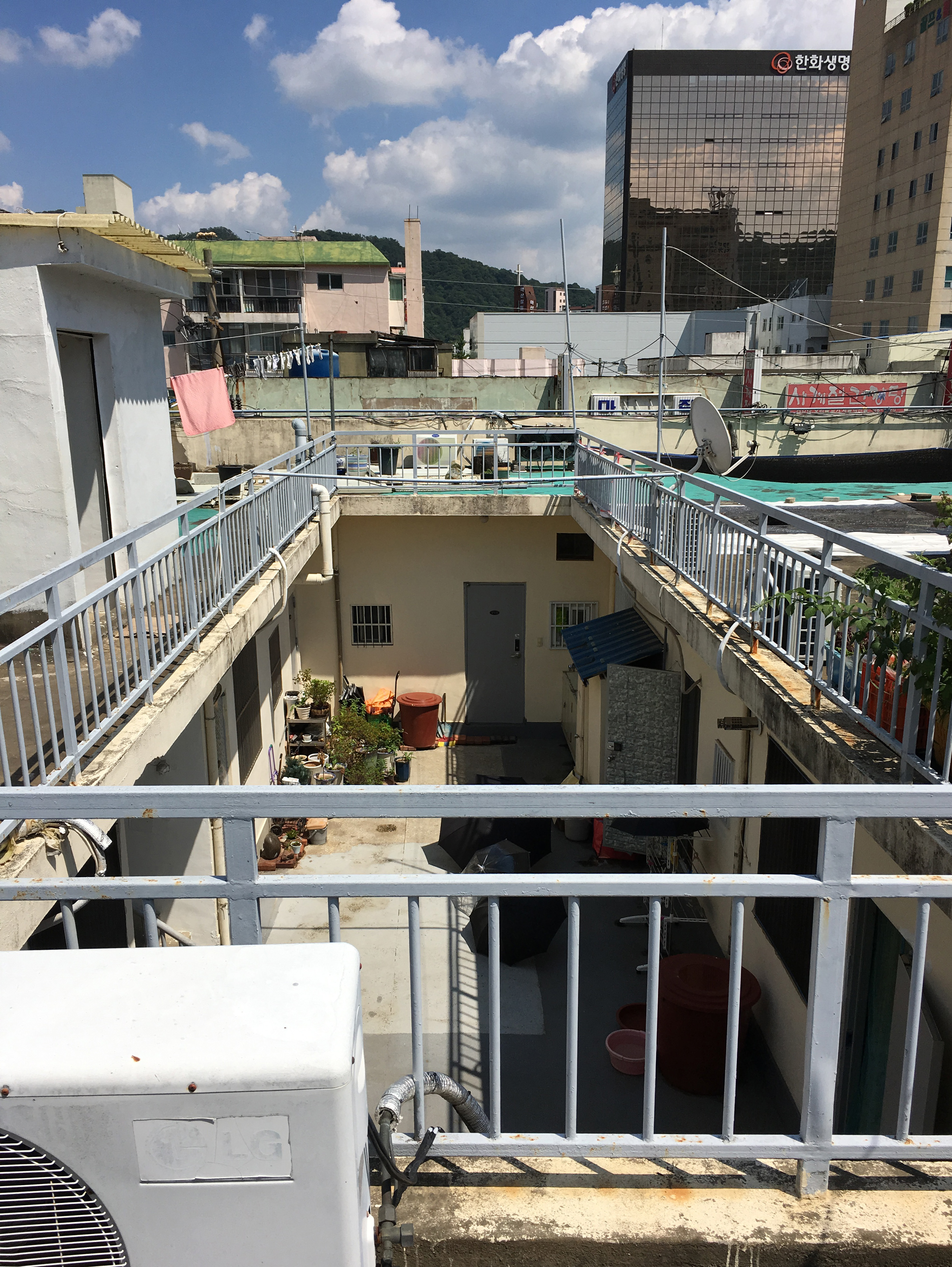 Old apartments around Masan Station-2 마산역 번개시장 인근 아파트들-2 태양 연립주택