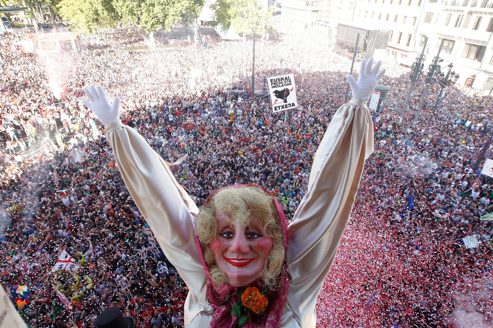 TU BILBAO: Marijaia desata la fiesta en Bilbao