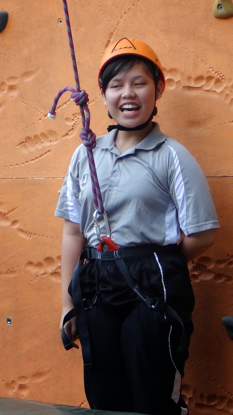 WALL CLIMBING (tembok tiruan)