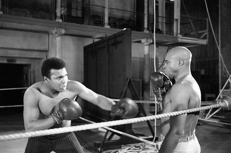 Vintage Photos of James Earl Jones Sparring With Muhammad Ali in 1968 ...