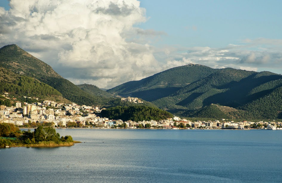 H Hγουμενίτσα την ημέρα, η Ηγουμενίτσα τη νύχτα σε τέσσερις εικόνες...